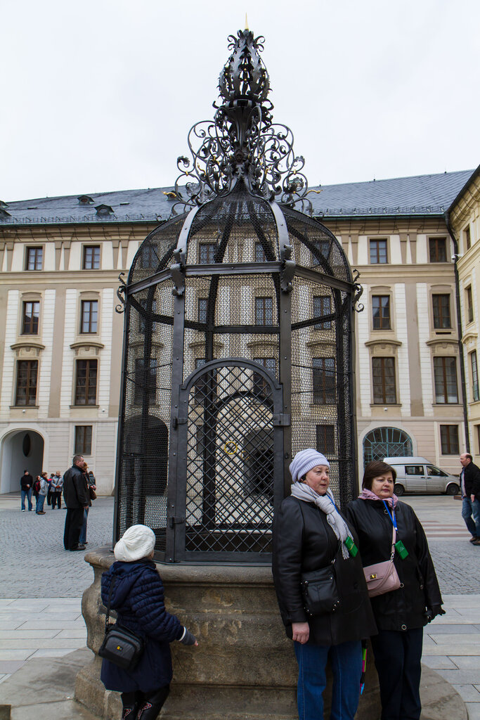 Turistik yerler Studna s renesanční mříží, Prag, foto