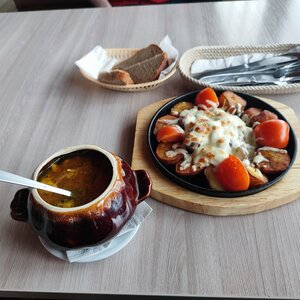 Три клёна (ulitsa Lenina No:25), kafe  Kireyevsk'ten