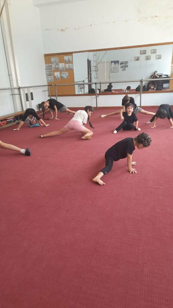 Kültür ocakları House of Culture, Angren, foto