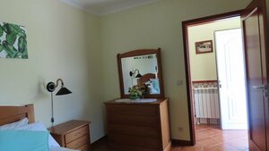 Lovely 3-bed House in Queimada Ideal for Families (Viseu, Armamar), otel  Viseu'dan