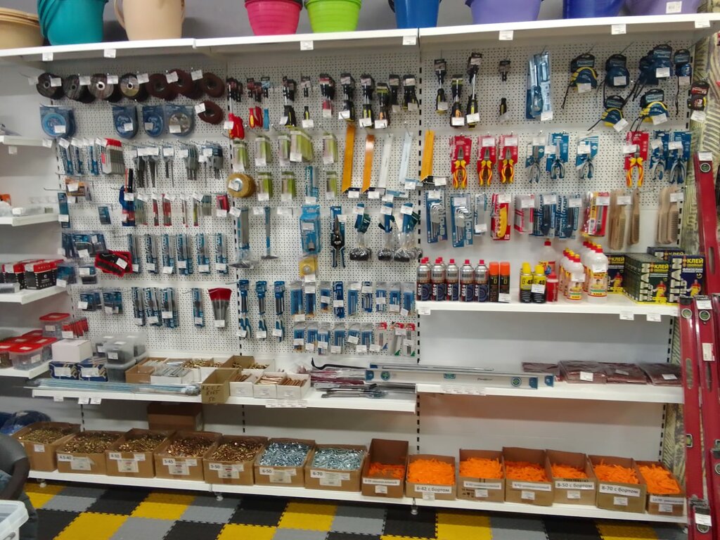 Yapı mağazası Стройхозмаг, Pskov, foto