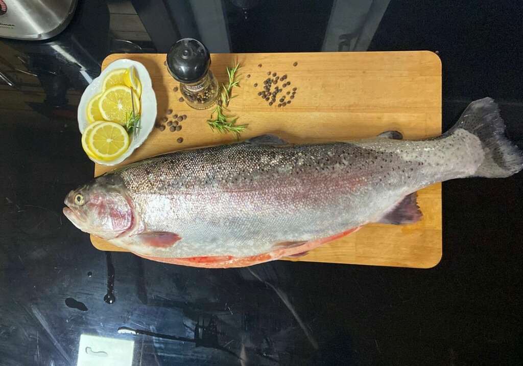 Balık ve deniz ürünleri Форель люкс дары Карелии, Saint‑Petersburg, foto