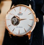 Tick-tock (ulitsa Pobedy No:26), saatçiler  Novouralsk'tan