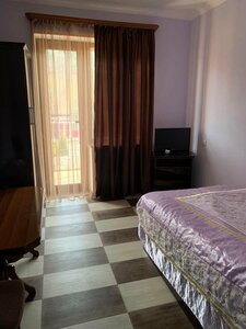 Nirvana Hotel (Tbilisyan Highway No:59, Dilijan), otel  Dilican'dan