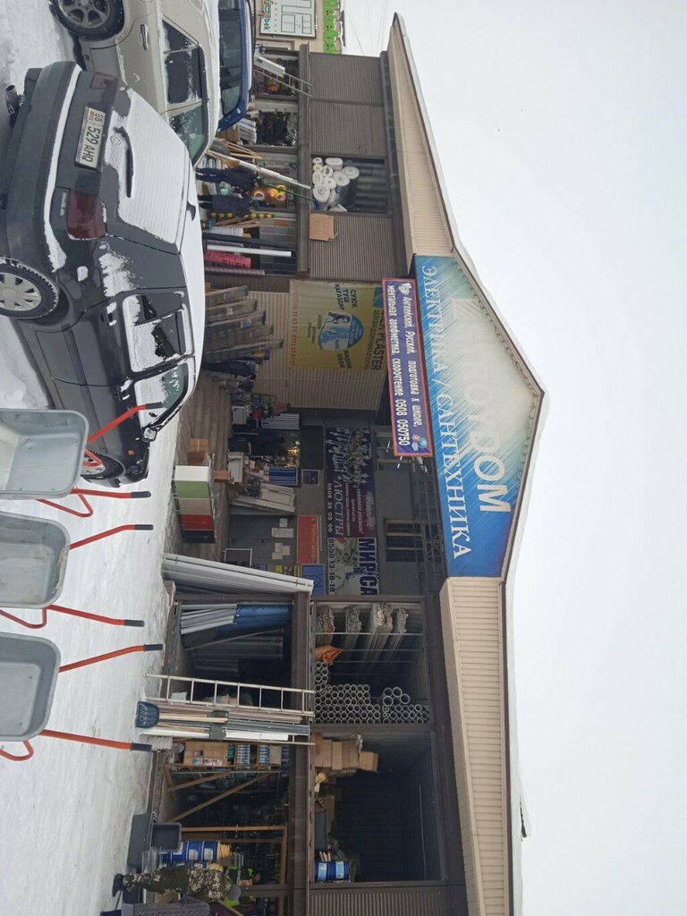 Yapı malzemeleri pazarı Building materials market, Karabalta, foto