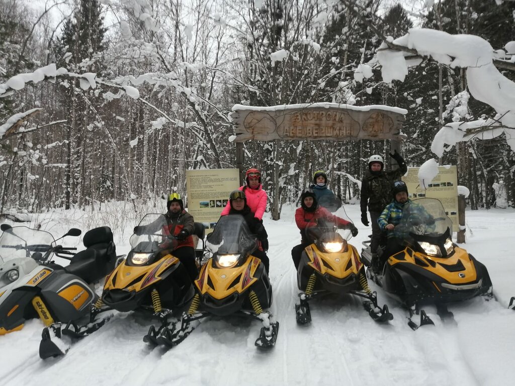 Kiralama noktası Utuliksnowmobile, İrkutskaya oblastı, foto