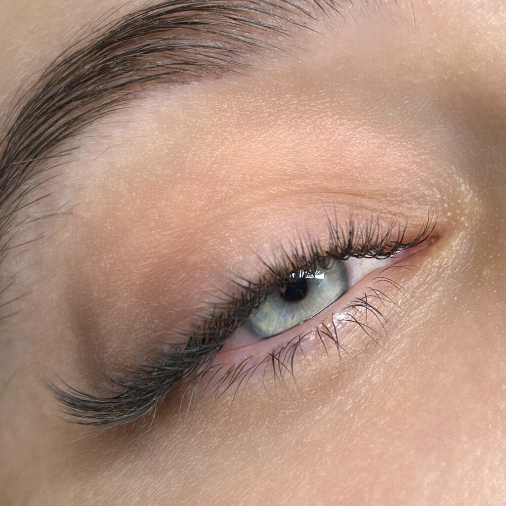 Kaş ve kirpik salonu Brows Queen Mary, Puşkin, foto