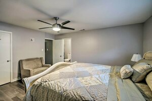 Dog-friendly Texas Retreat w Hot Tub, Patio & Bar (Texas, Bexar County, Converse), otel  Texas'tan