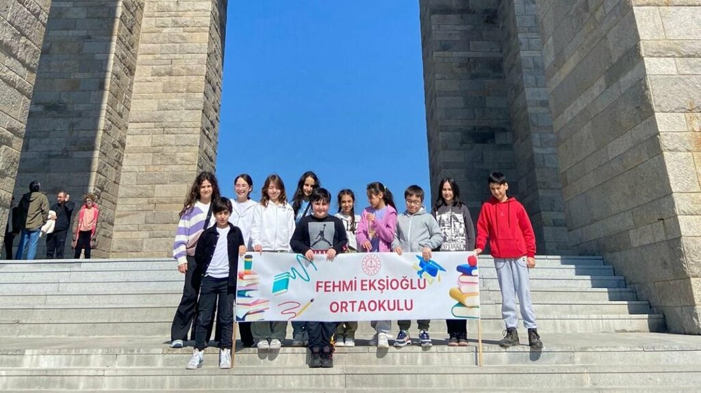 Ortaokul Fehmi Ekşioğlu Ortaokulu, İstanbul, foto