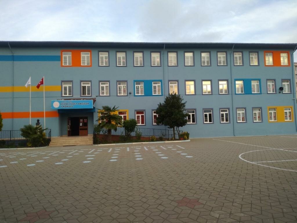 i̇lkokul Eczacı İzzet Akçiçek İlkokulu, Gönen, foto