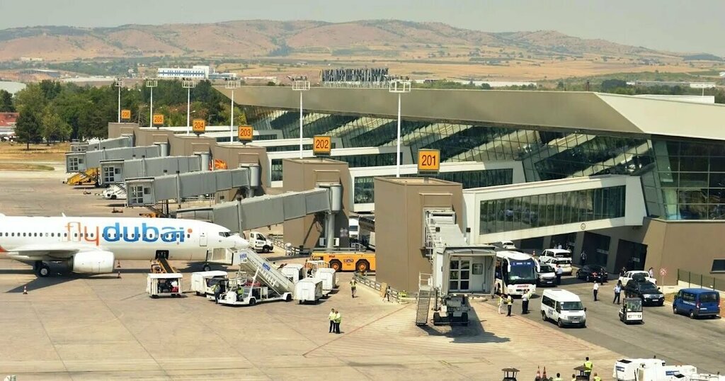 Havaalanları Üsküp Havalimanı, Dünya, foto