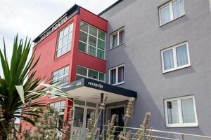 Hotel Porto (Zadar), otel  Zadar'dan