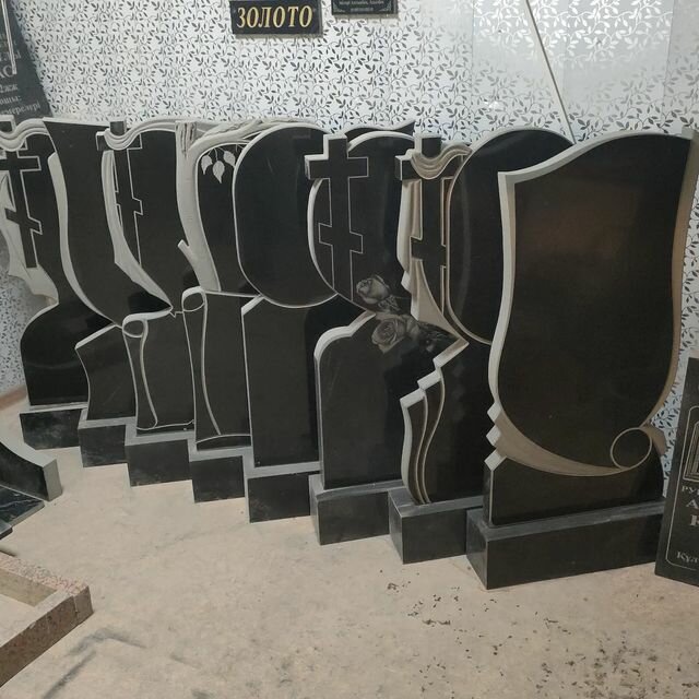 Heykel ve mezarlık taşı üreticileri Monuments, Aktöbe, foto