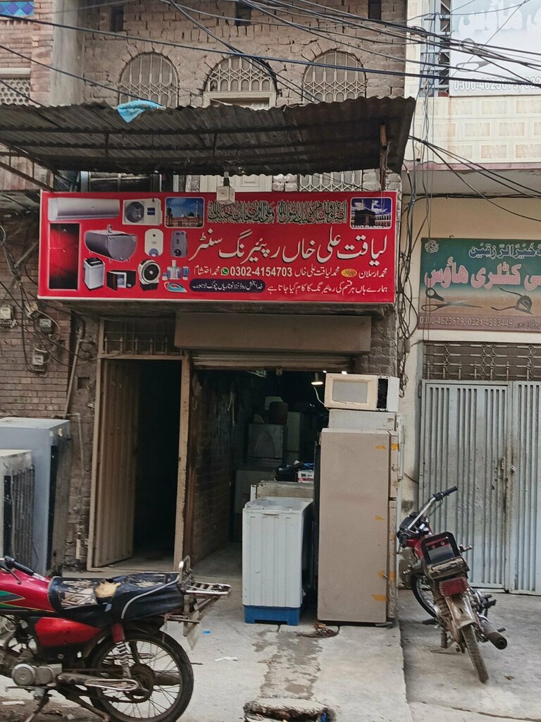 Otomobil servisi Liaqat Ali Khan repairing center, Lahor, foto