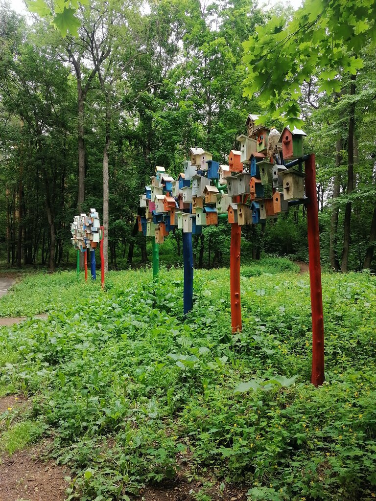 Park, sokak heykeli Скворечники, Ufa, foto