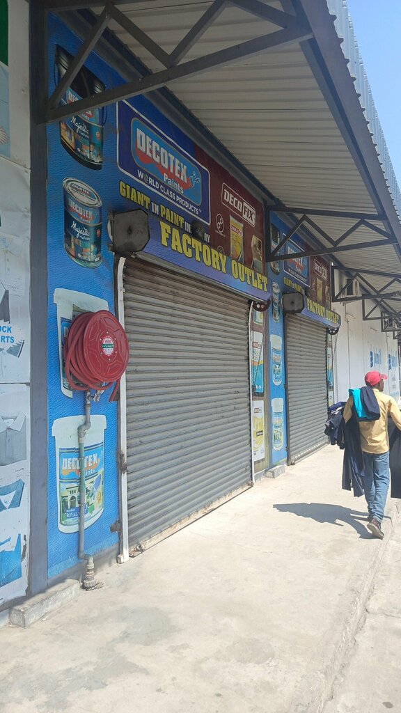 Boya ve cila malzemeleri üretim ve satış yerleri Decotex paints, Lusaka, foto