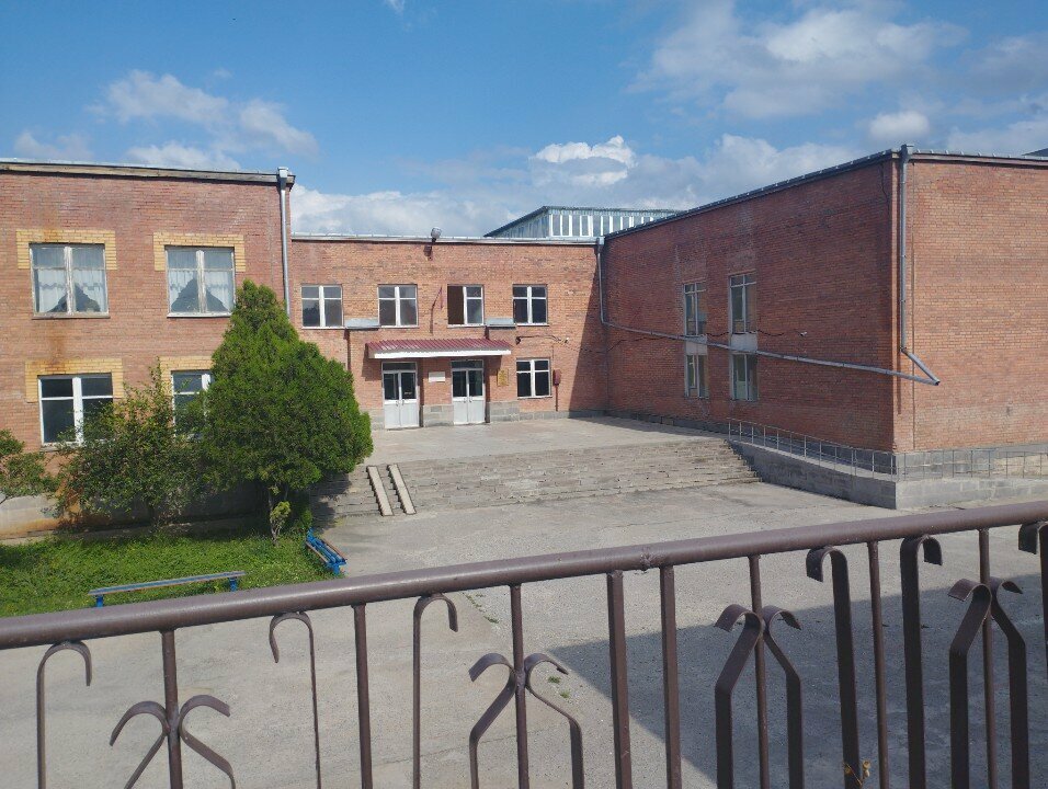 Ortaokul Vanadzor basic school № 27 named after Ghevond Alishan, Vanadzor, foto