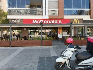 McDonald's (İzmir, Karşıyaka, Bahariye Mah., Dr. Orhan Alpyörük Sok., 12), fast food  İzmir'den