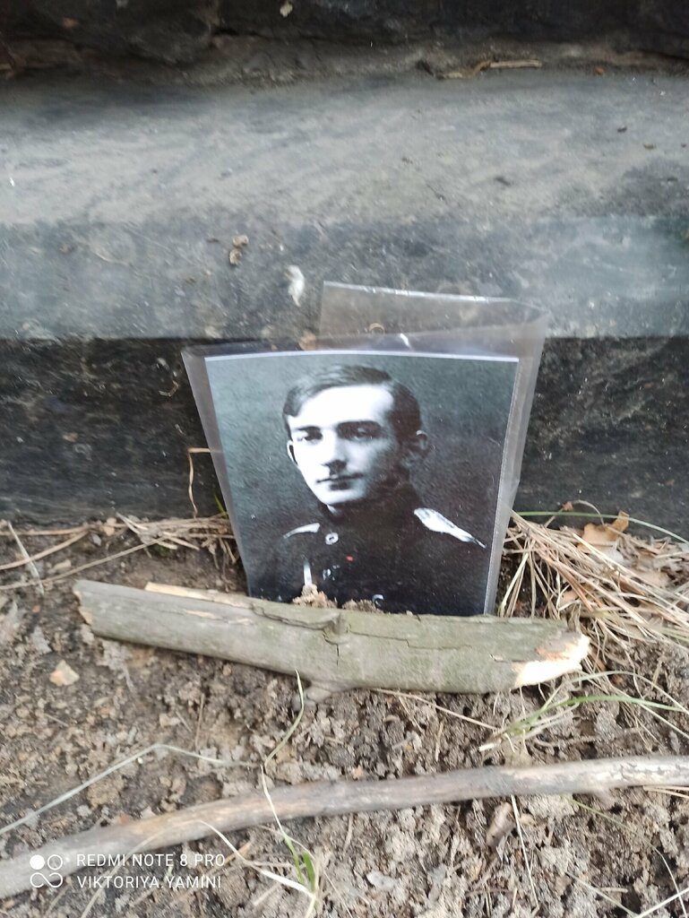 Ünlü kişilerin mezarları Могила поэта и драматурга В.Г. Шершеневича, Barnaul, foto