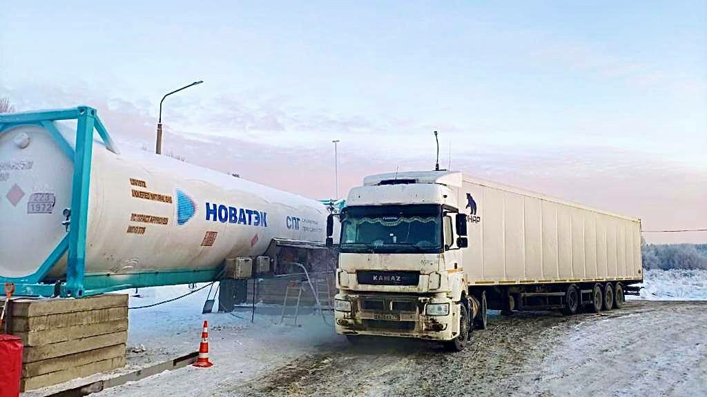 Otogaz dolum istasyonu Новатэк СПГ, Saint‑Petersburg ve Leningradskaya oblastı, foto