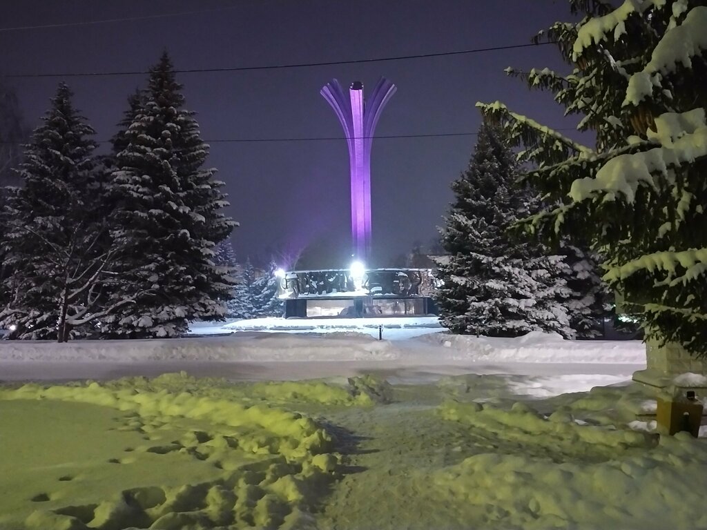 Anıt, heykel Первооткрывателям нефти Татарстана, Leninogorsk, foto