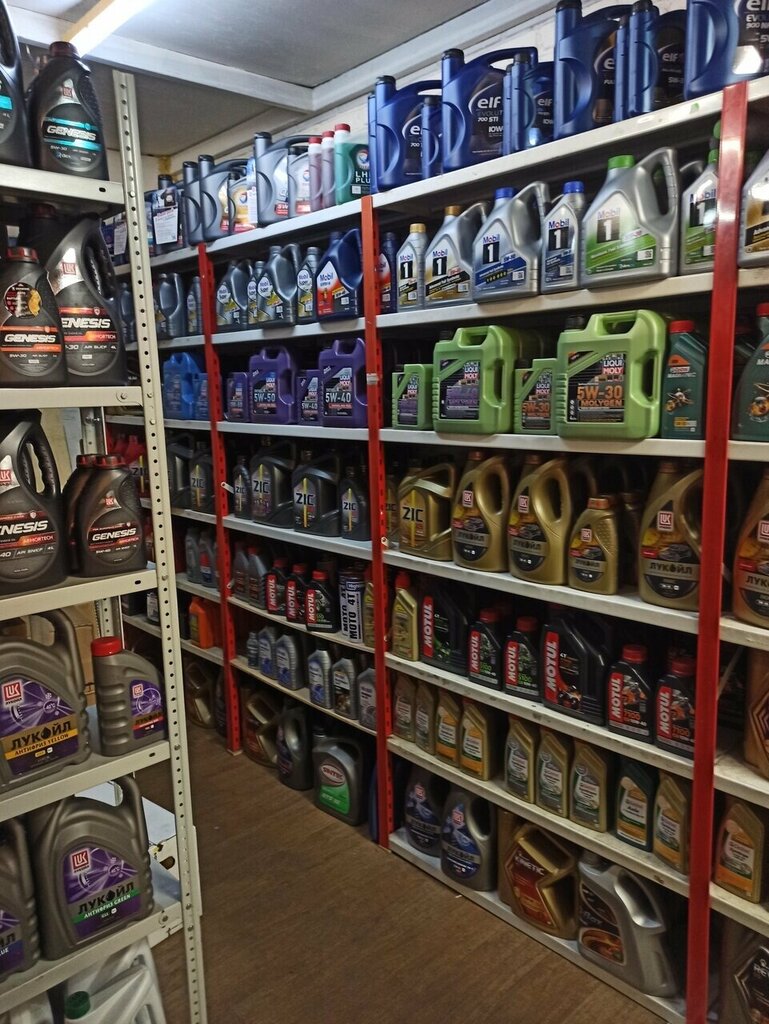 Otomobil yedek parçaları Аккумуляторы и масло, Saint‑Petersburg, foto