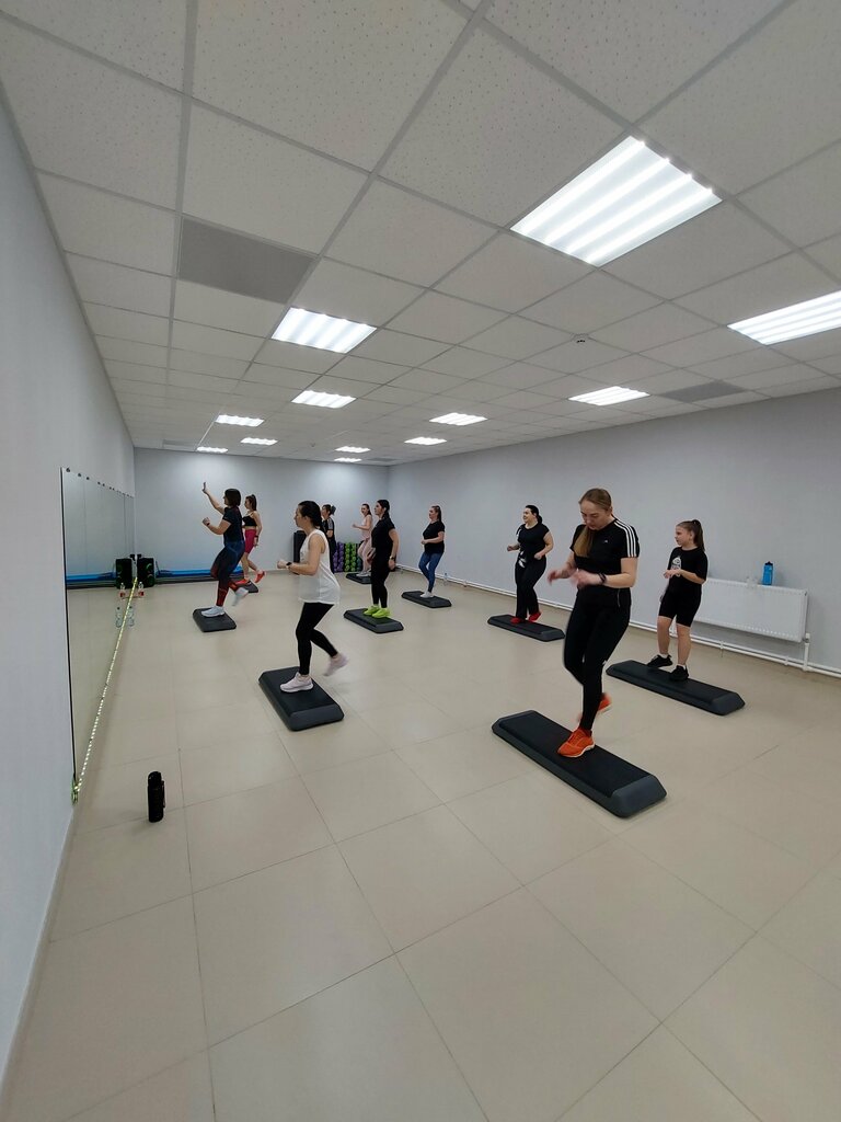 Fitness kulüpleri Геометрия тела, Salsk, foto