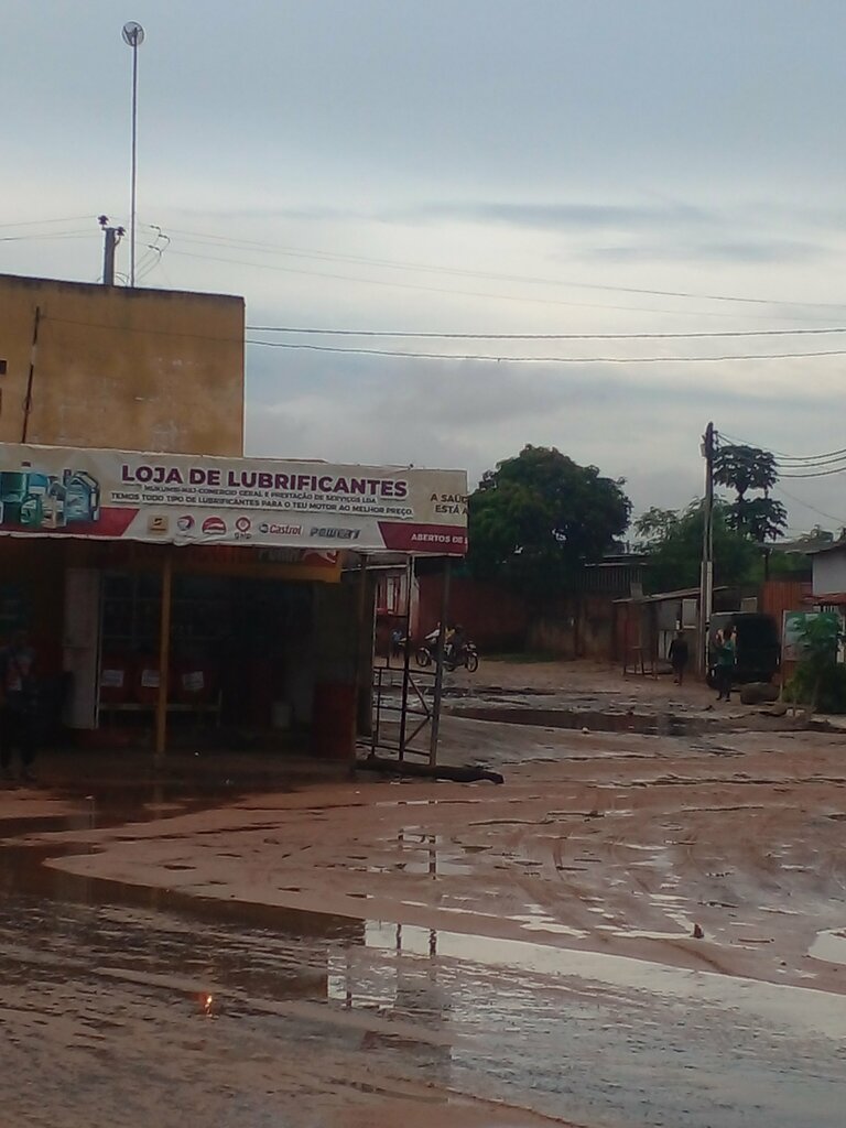 Yağlama ürünleri Mukumbi, Loanda, foto