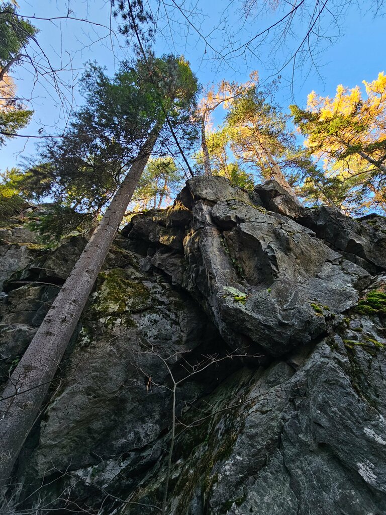 Dağ zirvesi Скала, Sverdlovskaya oblastı, foto