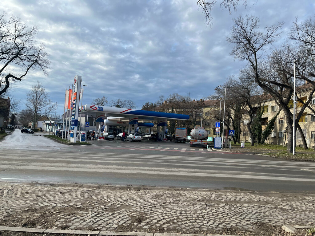 Benzin istasyonu Nis Petrol, Subotica, foto