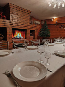 У Антона (Tsentralnaya ulitsa No:134), kafe  Belooziorski'den