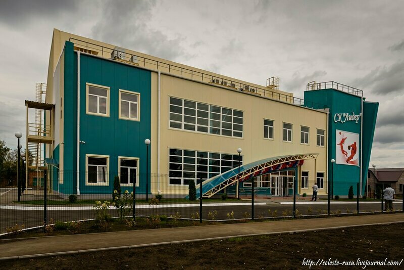 Çok amaçlı spor tesisleri Физкультурно-оздоровительный комплекс Лидер, Samarskaya oblastı, foto