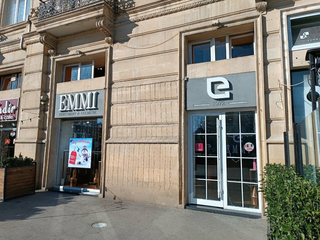 Kozmetik ve parfümeri mağazaları Emmi Perfumery & Cosmetics, Bakü, foto