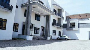 Solace Suits & Homes (Abuja), otel  Abuja'dan