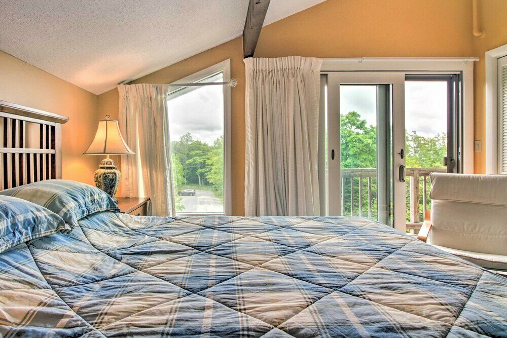 Otel Bright Bromley Mountain Condo With 2 Balconies!, Vermont Eyaleti, foto