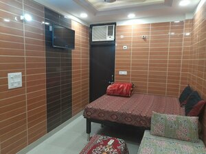 Room in Guest Room - Luxury Private Flat In Lajpat Nagar With Attached Kitchen Kitchen 92 (New Delhi, MEA Residential Complex), otel  Yeni Delhi'den