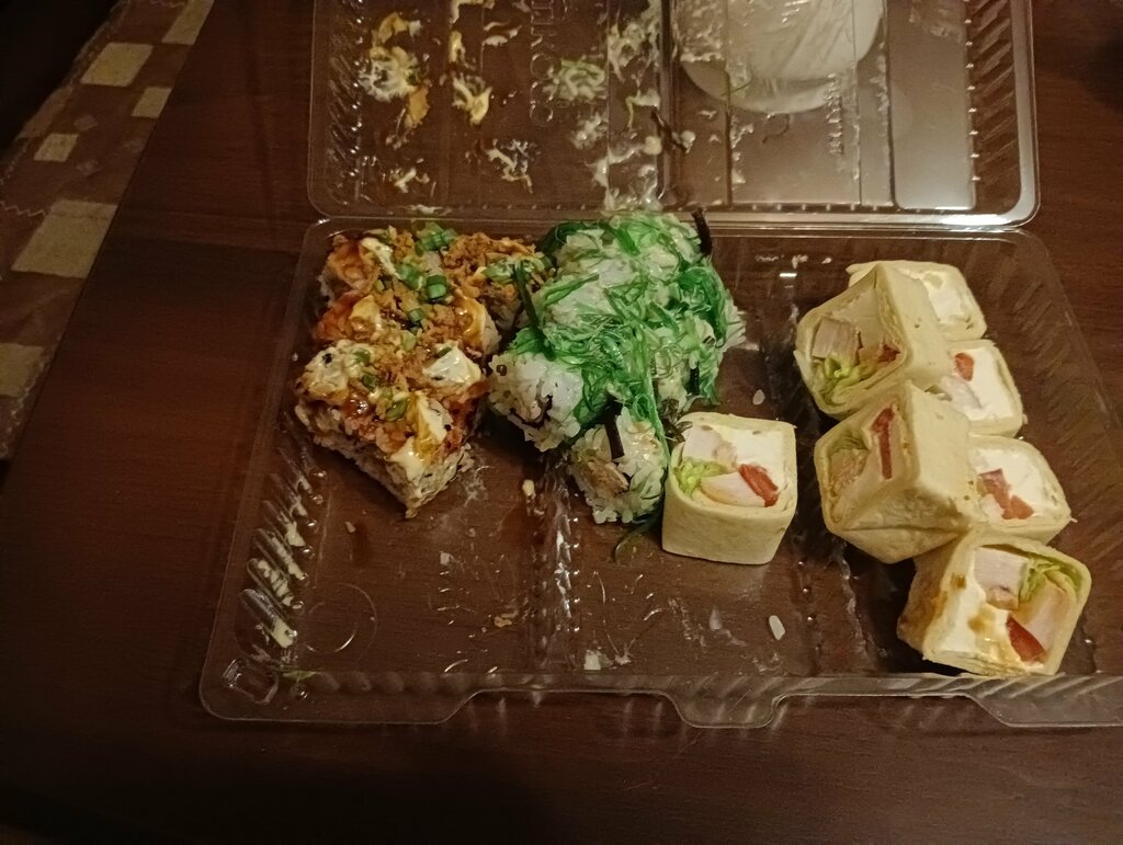 Suşi restoranı Sushkof i Pizza, Tiumen, foto