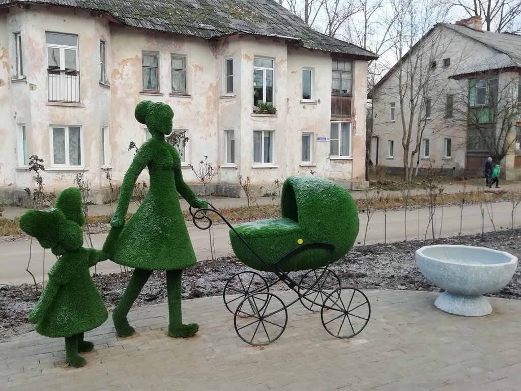 Park, sokak heykeli Семья, Slantsy, foto