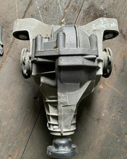 Otomobil yedek parçaları U.S. Auto Salvage, Karağandı eyaleti, foto