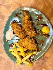 EastWest (Yeghishe Charents Street No:19), suşi restoranı  Nor Haçın'dan