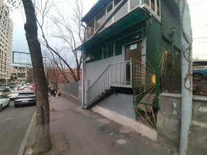 Asine guesthouse (Orbeli Brothers Street No:18/2, Yerevan), otel  Erivan'dan