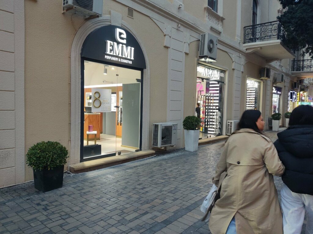 Kozmetik ve parfümeri mağazaları Emmi, Bakü, foto