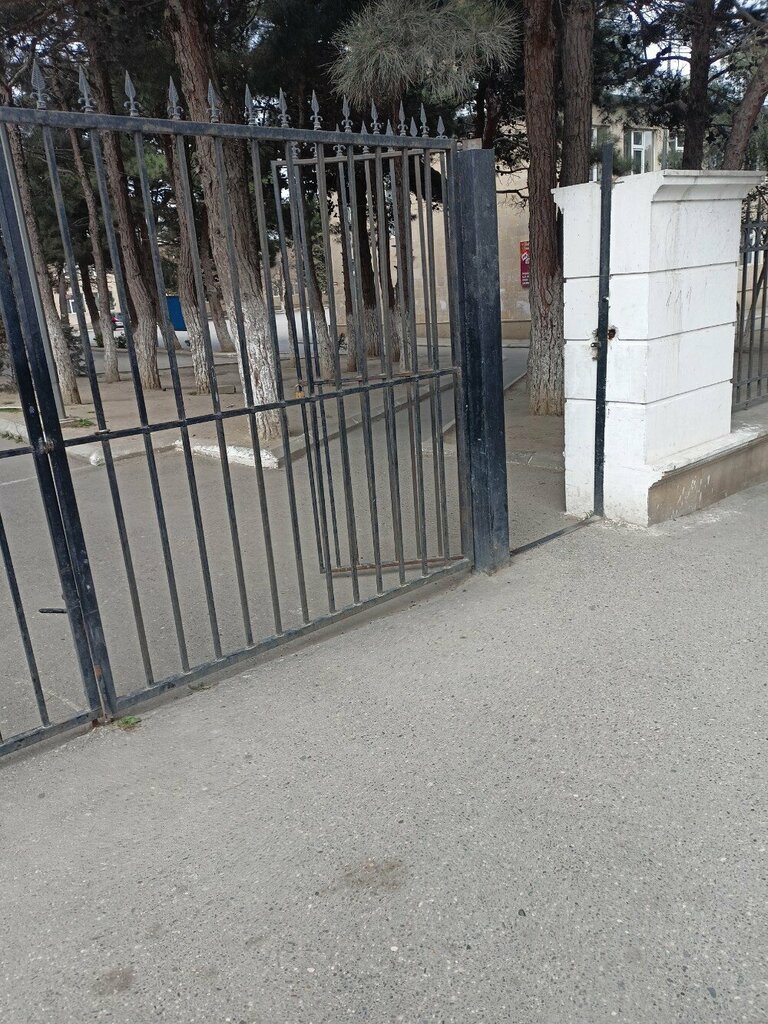 Yatılı okul High School No. 111, Bakü, foto