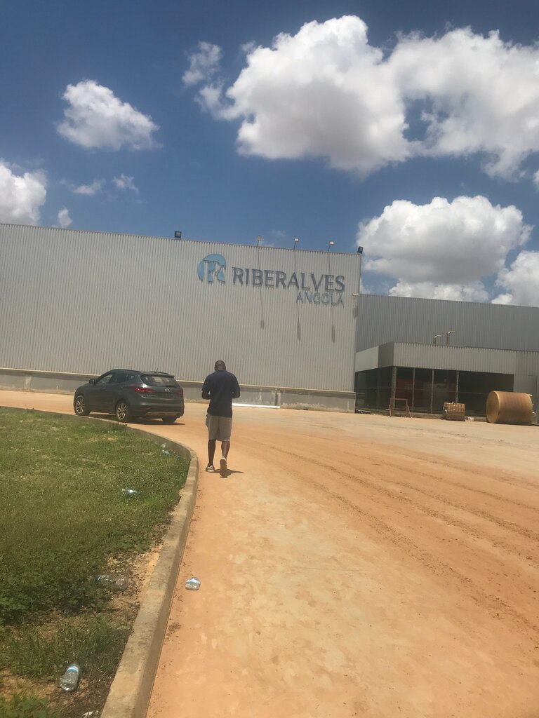 Market Riberalves, Loanda, foto