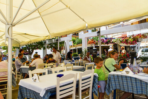 Kafe Ta Kymata fresh fish & seafood Taverna restaurant, Dünya, foto