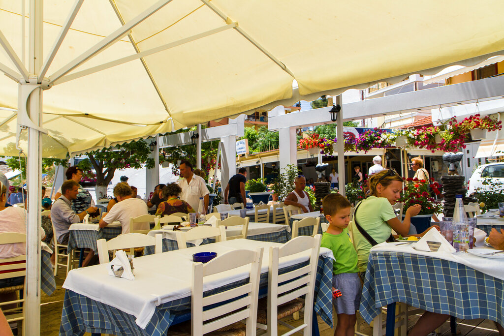 Kafe Ta Kymata fresh fish & seafood Taverna restaurant, Dünya, foto