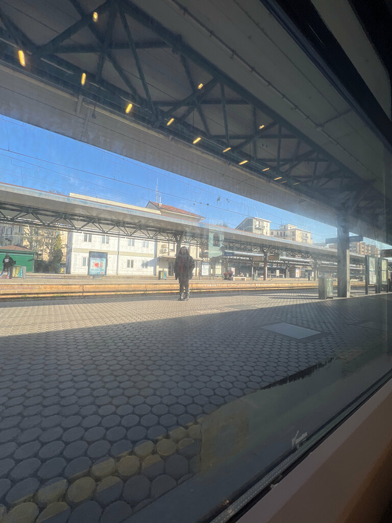 Tren istasyonu Saronno, Lombardiya, foto