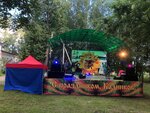 Главная сцена (Vologda Region, Sokolskiy munitsipalny okrug, Kadnikov, ulitsa Rozy Lyuksemburg), tatil altyapısı  Kadnikov'dan