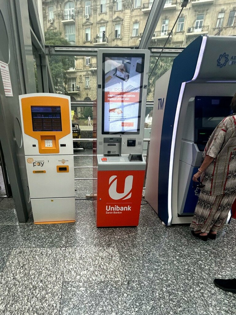 ATM'ler Unibank, Bakü, foto