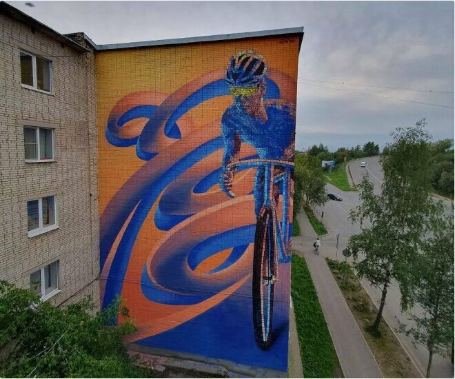 Sokak sanatı Мурал Велосипедист, Staraya Russa, foto